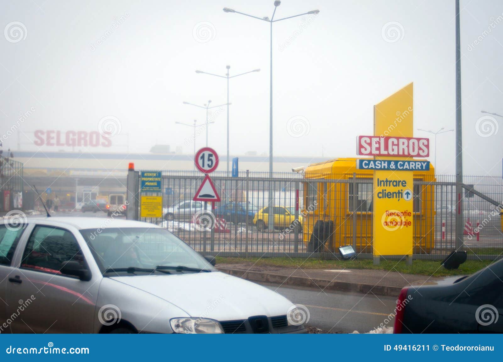 Selgros hypermarket editorial photo. Image of south, centre - 49416211