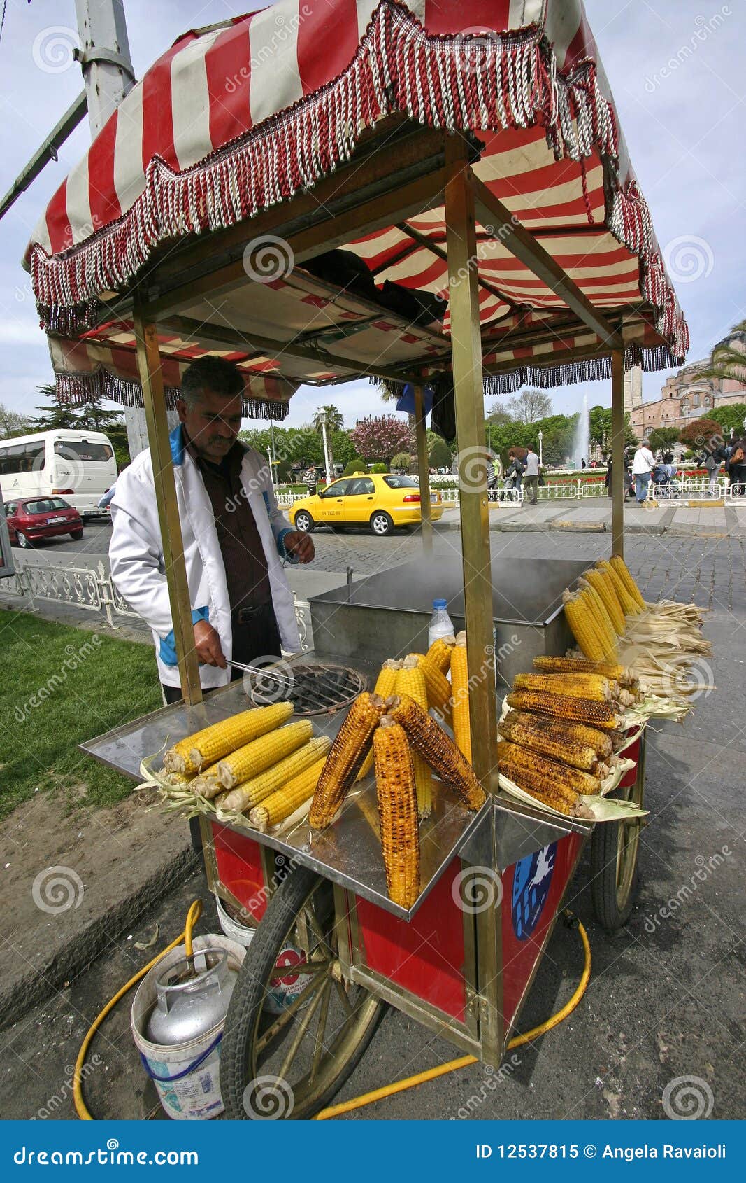 Seller maize in Istanbul editorial image. Image of market - 12537815