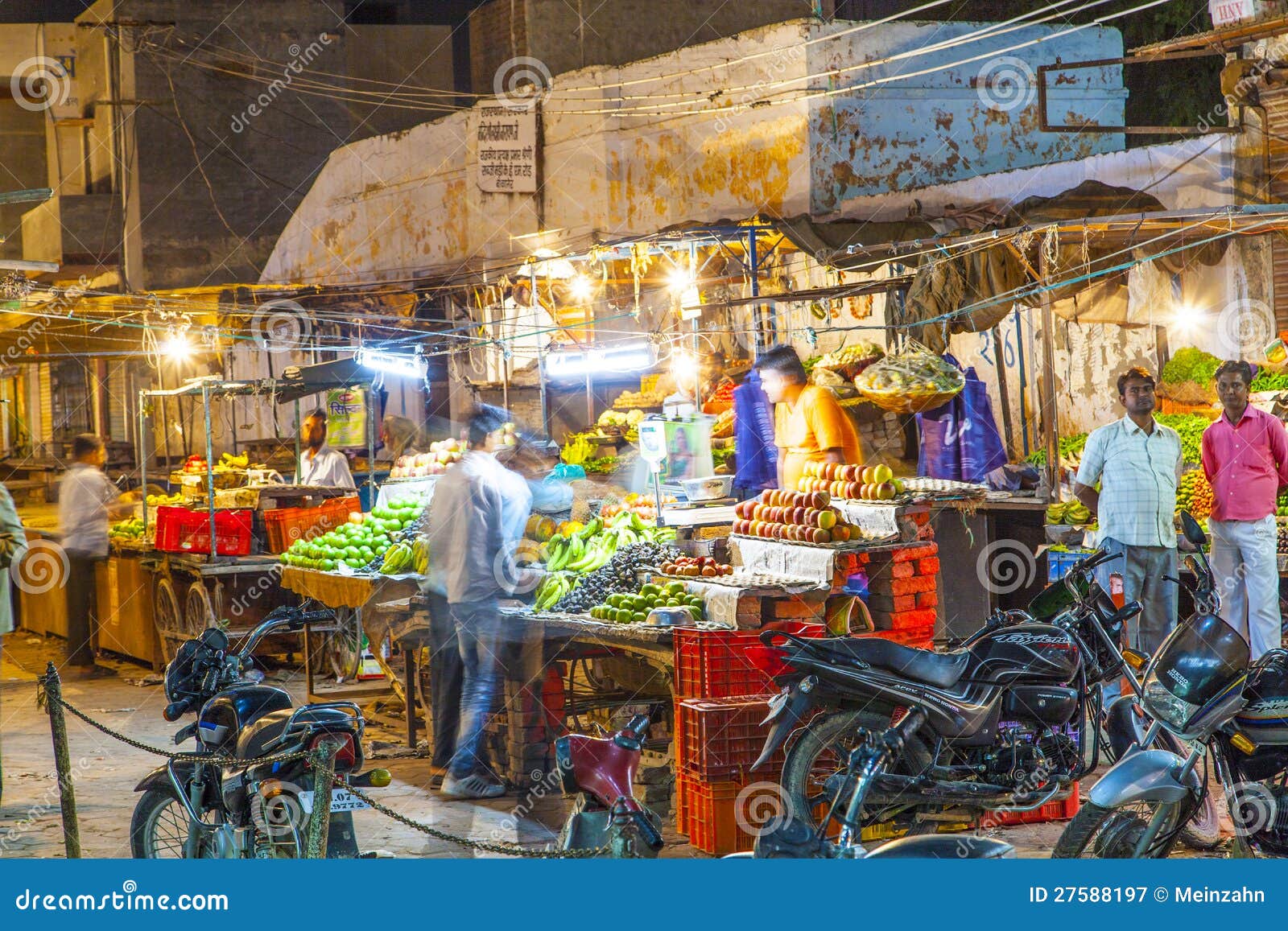 Seller at the Vegetable Night Market Editorial Photography - Image of ...