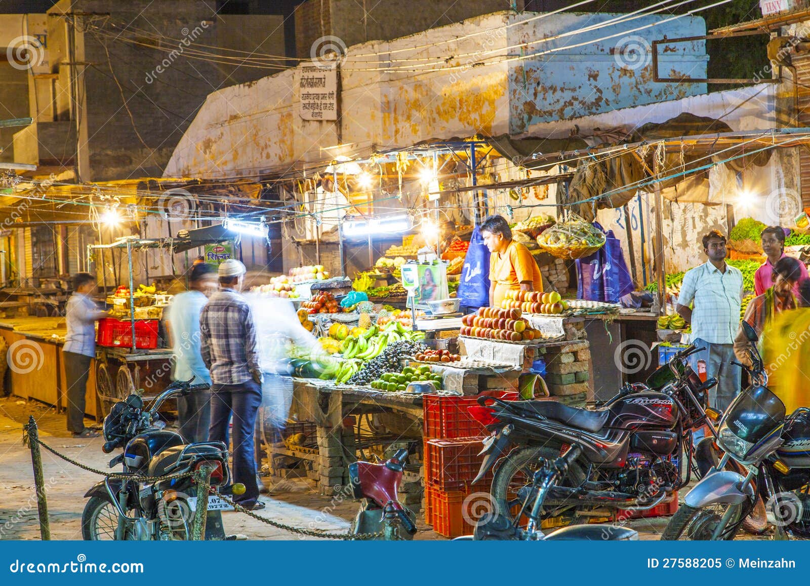 Seller at the Vegetable Night Market Editorial Image - Image of ...
