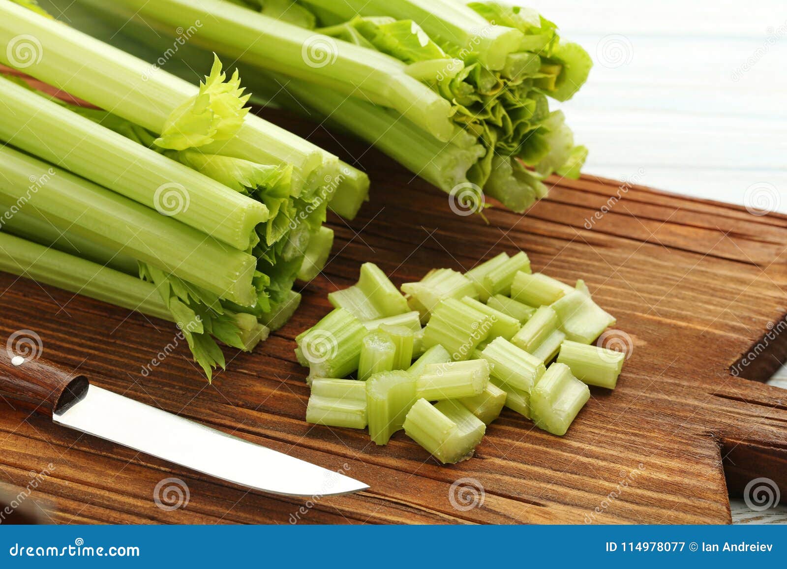 Selleri fotografering för bildbyråer. Bild av äta, kniv - 114978077
