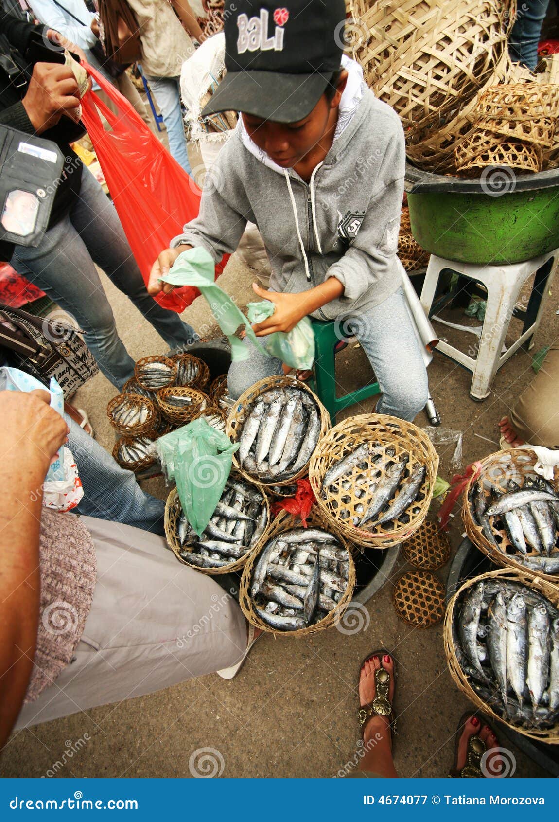 Selling a fish editorial photography. Image of products - 4674077