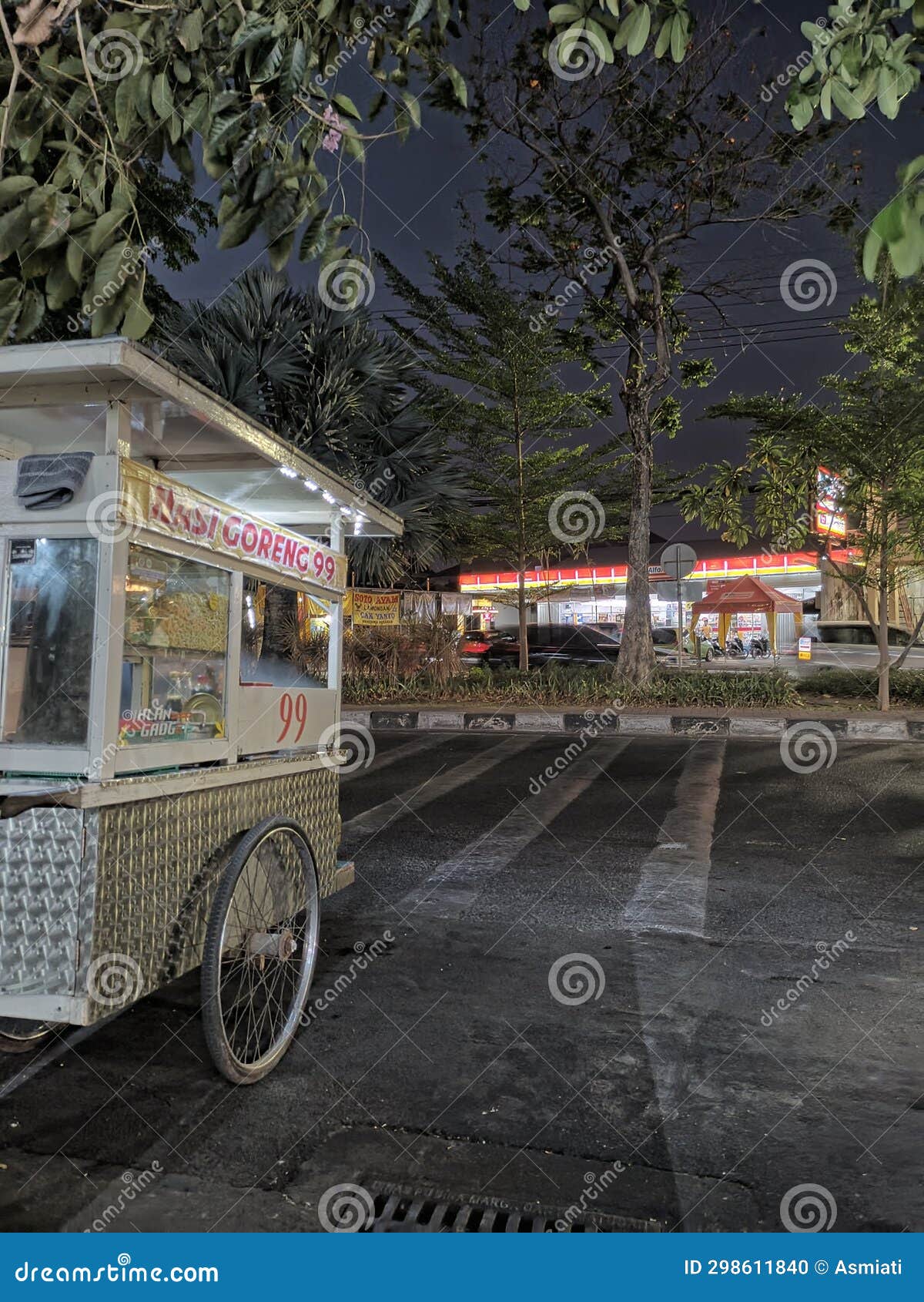 Selling Food on the Roadside Right Under the Trees at Night Editorial ...