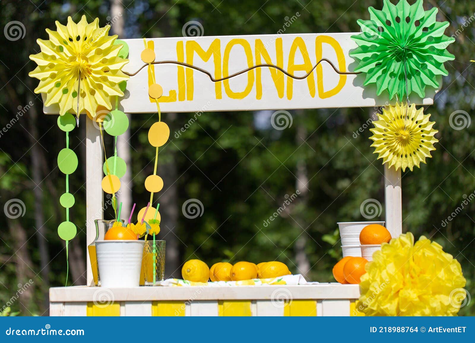 Selling Lemonade in Summer Park Stock Photo - Image of multifruit, park ...