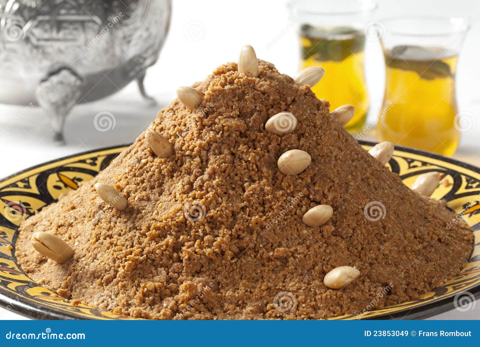 Sellou Marocain Traditionnel D'amande Image stock - Image du pâte ...