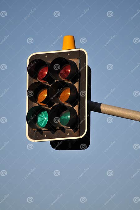 Semáforo doble foto de archivo. Imagen de acero, alto - 65632200