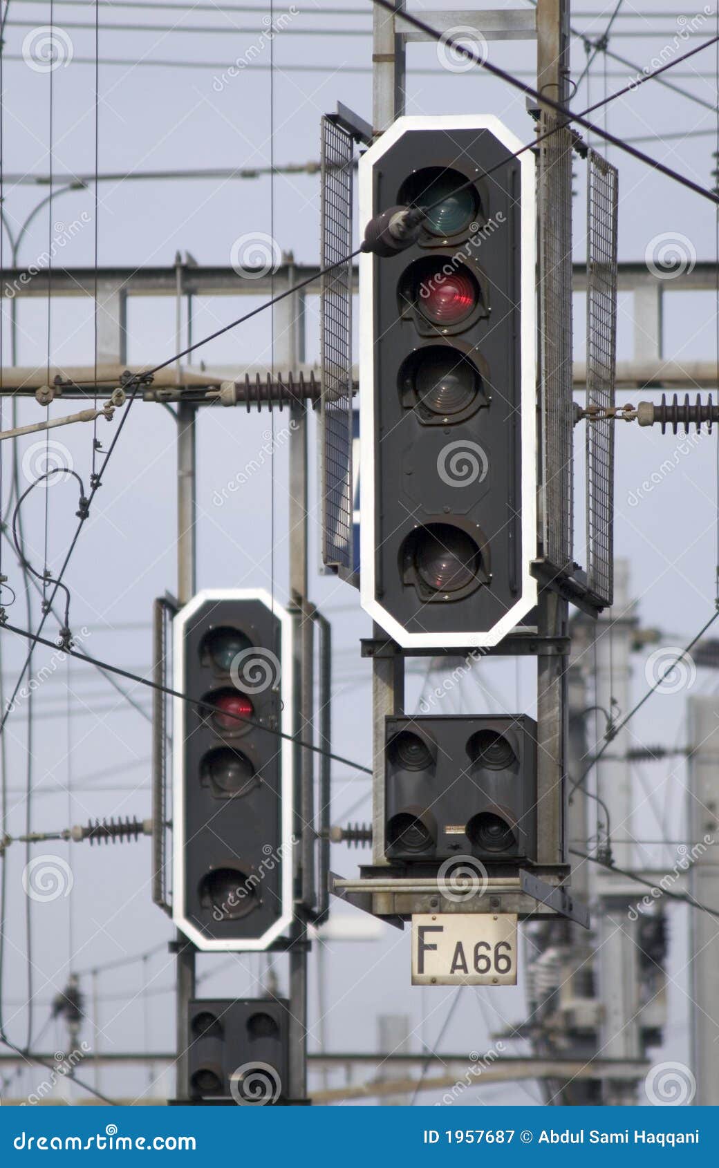 Semafori ferroviari immagine stock. Immagine di treni - 1957687