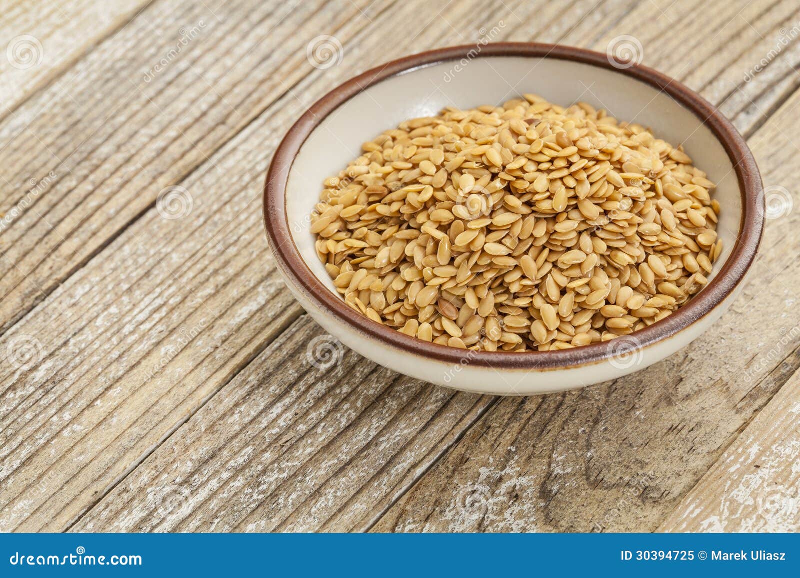 Sementes de linho do ouro imagem de stock. Imagem de semente - 30394725