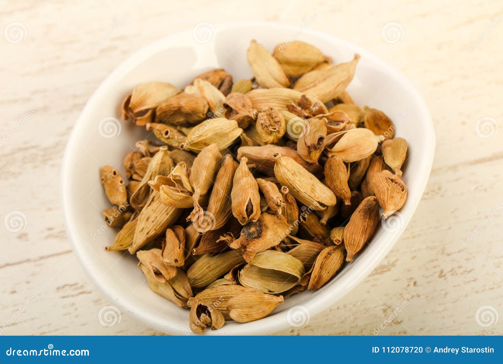 Sementes Secas Do Cardamomo Foto de Stock - Imagem de seco, vagens ...