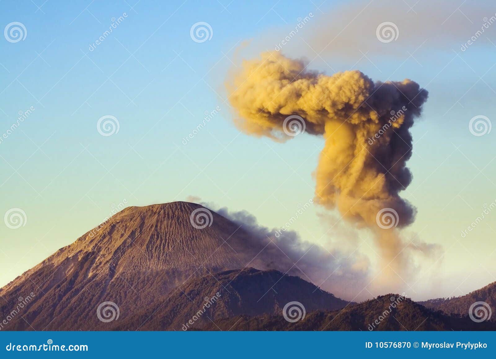 Semeru volcano 2 stock photo. Image of clouds, amazing - 10576870
