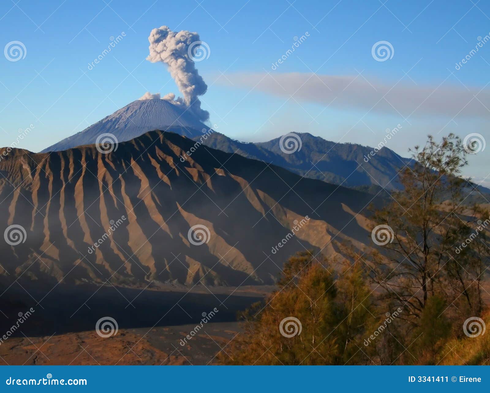 Semeru Vulkan, Ostjava stockbild. Bild von java, schönheit - 3341411