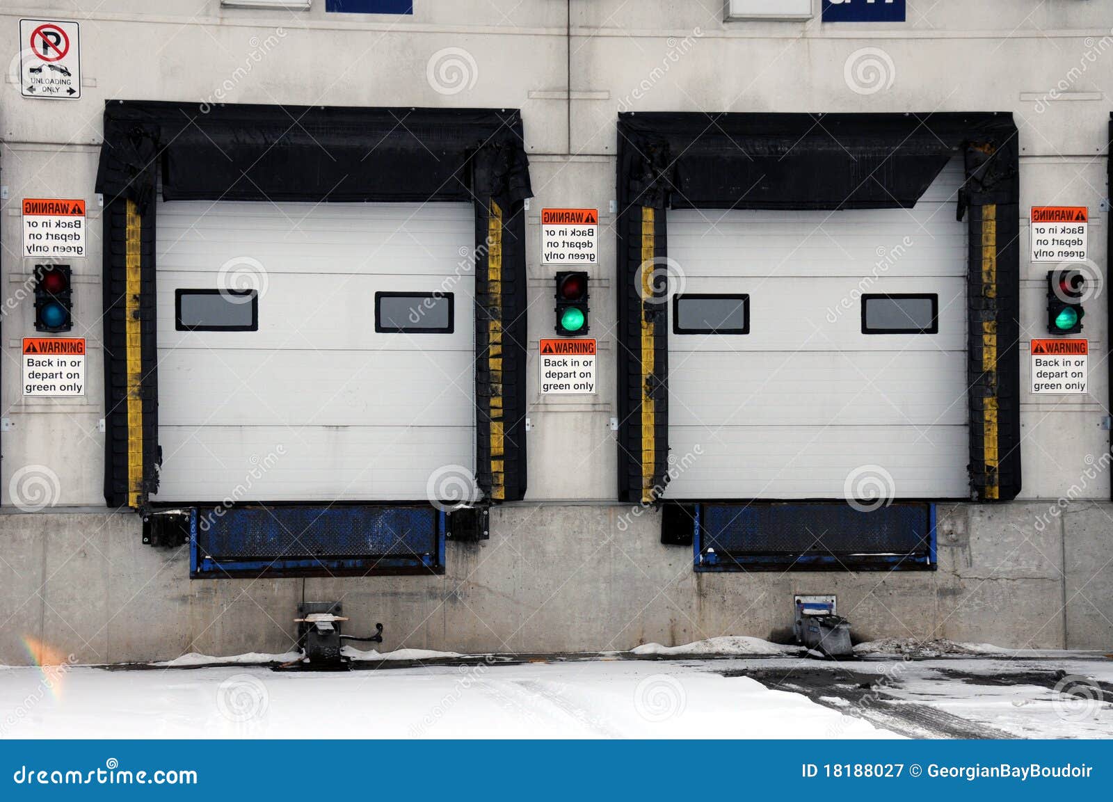 Semi bay doors stock image. Image of semi, building, industrial - 18188027