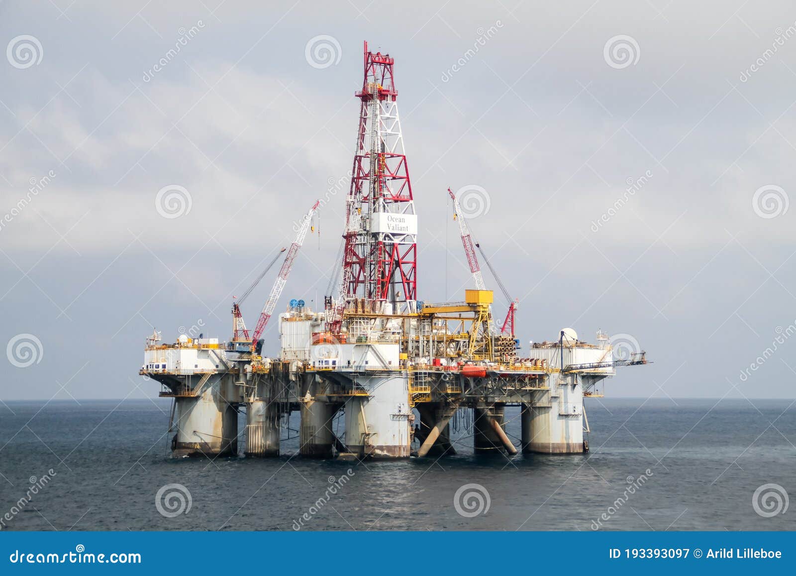 The Semi-submersible Drilling Rig Ocean Valiant Editorial Photography ...