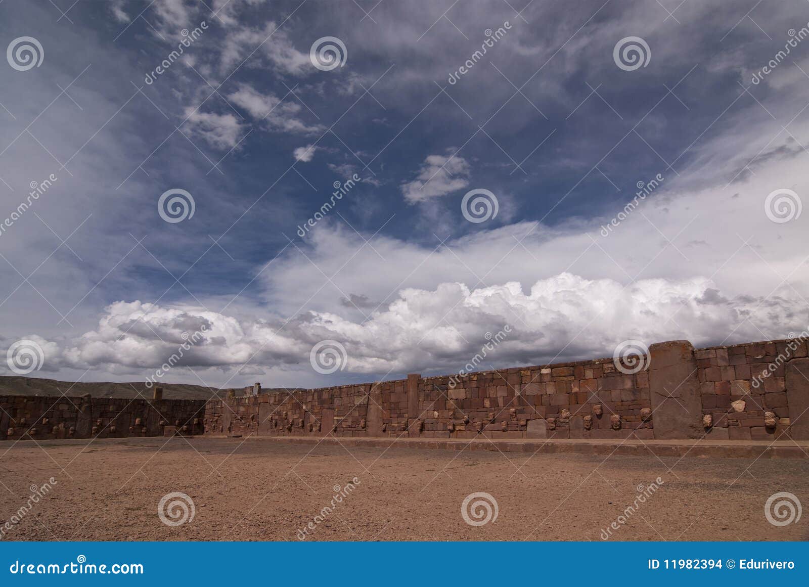 Semi-subterranean Temple in Tiwanaku. Stock Photo - Image of sculptures ...