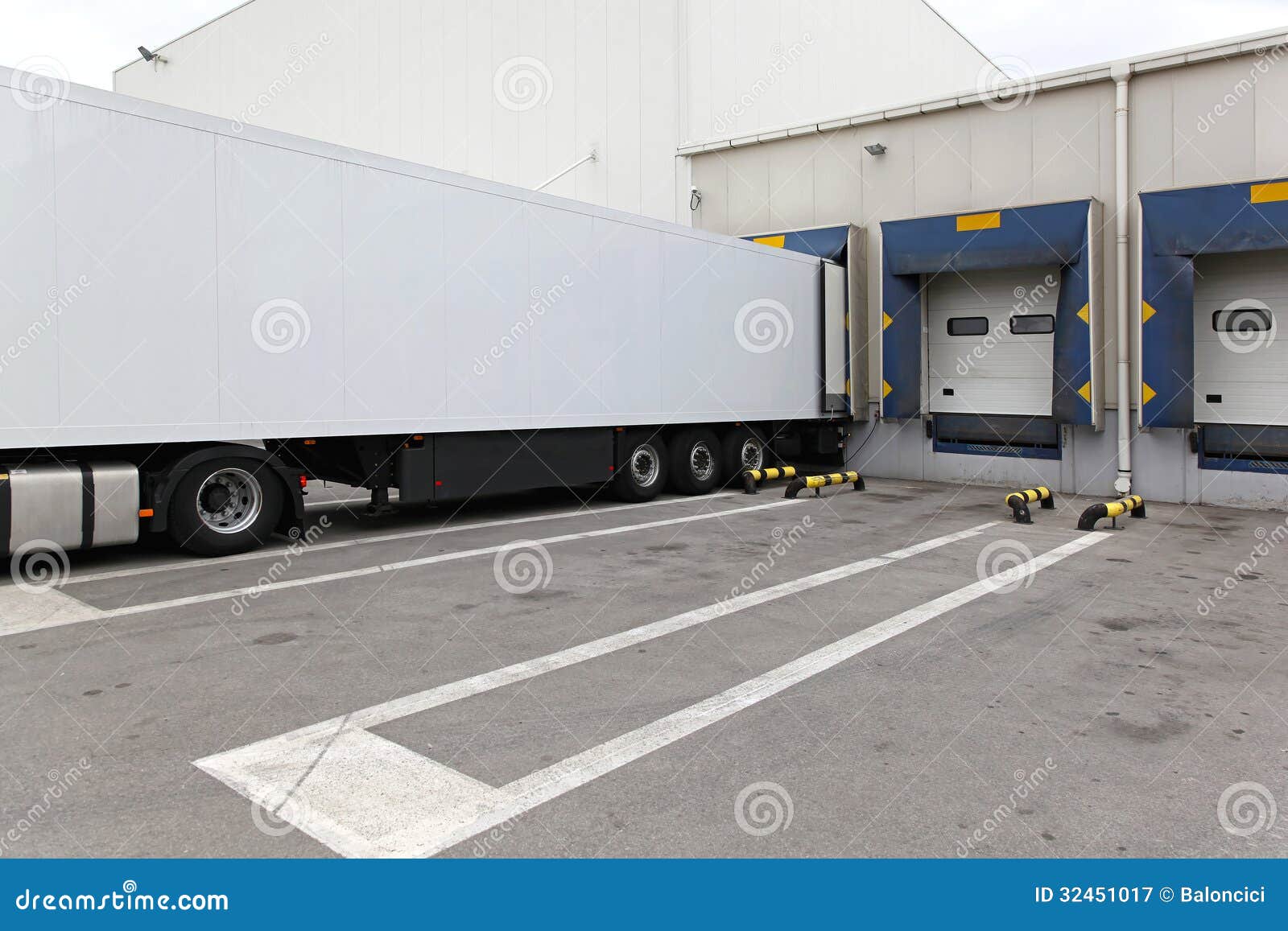 Semi trailer stock image. Image of entrance, freight - 32451017