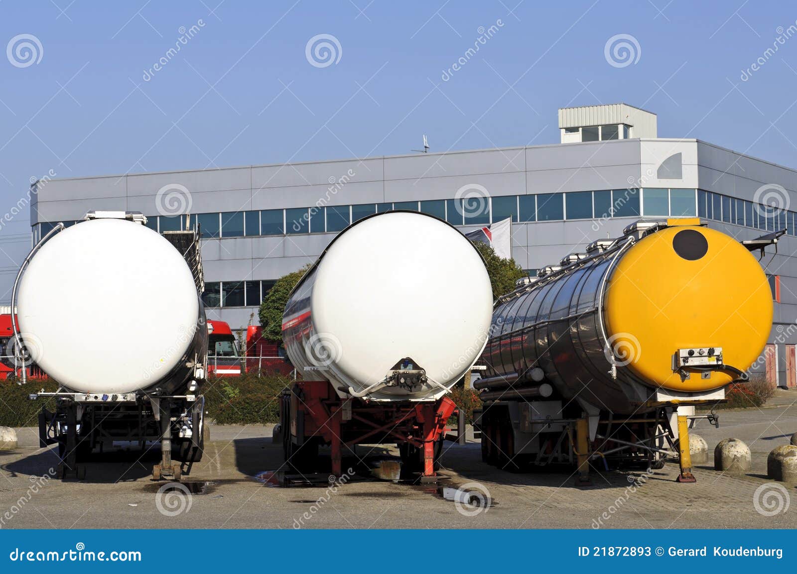 Semi Trucks with Fuel Tanker Stock Image - Image of diesel, tanks: 21872893