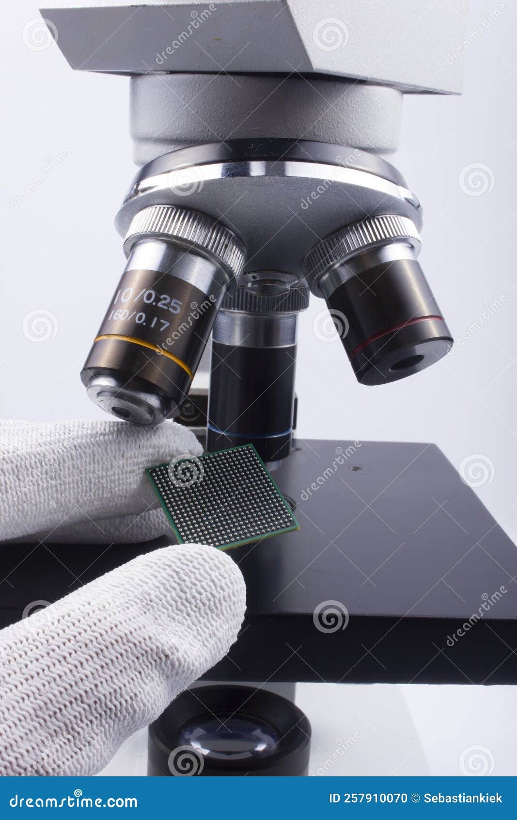 Semiconductor BGA Chip In Fingers And Optical Microscope - IC ...