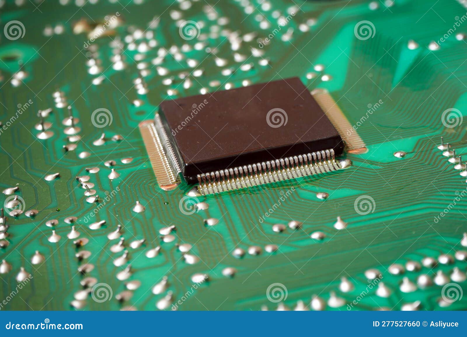 Semiconductor BGA Chip In Fingers And Optical Microscope - IC ...