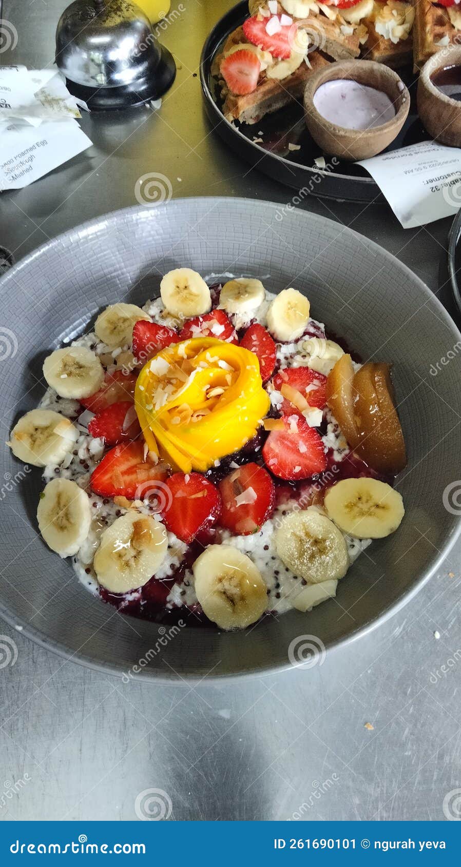 Semilla De Chia Con Fruta Tropical Pesada Y Saludable Imagen de archivo ...
