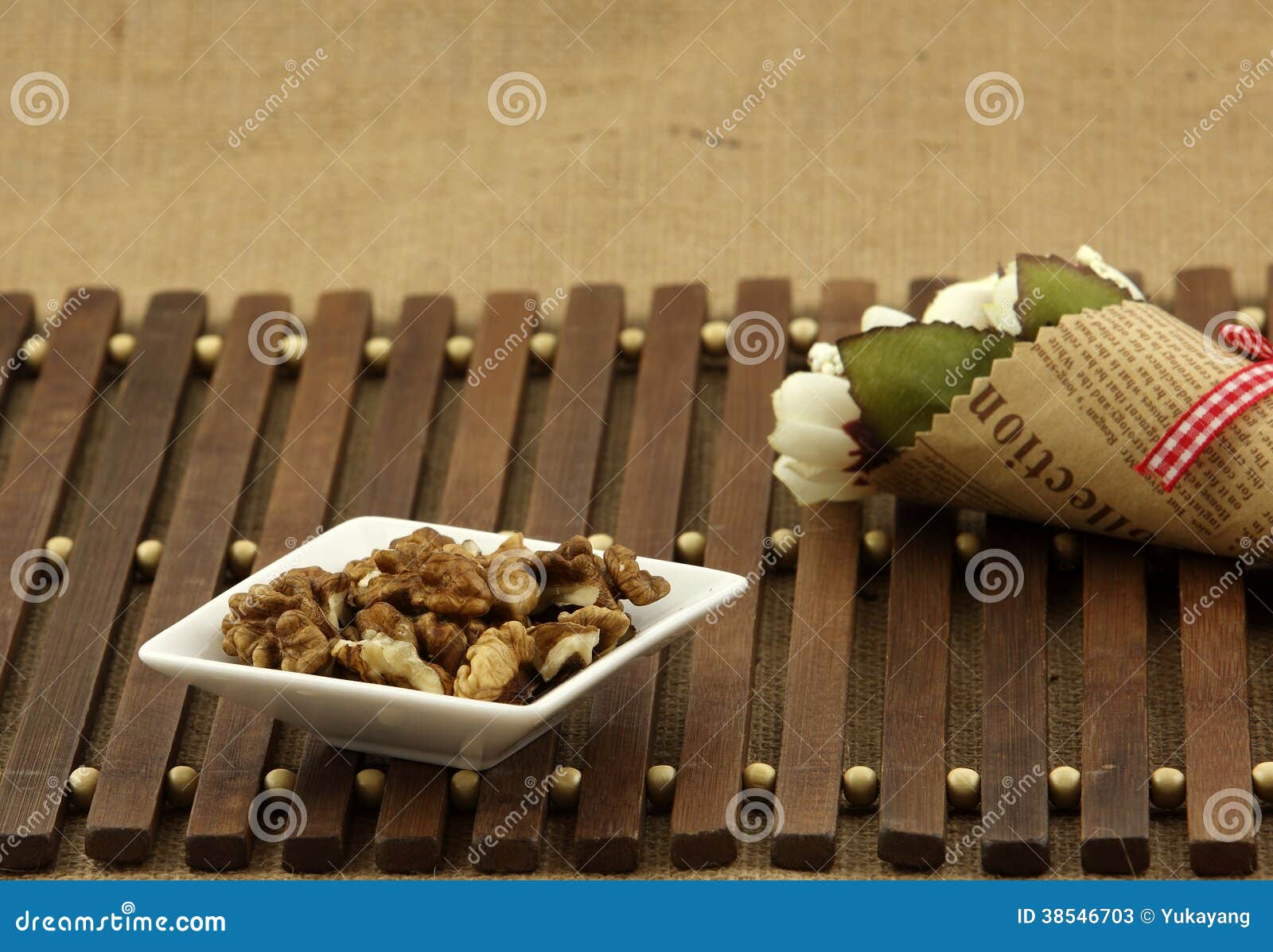 Semilla de la nuez imagen de archivo. Imagen de germen - 38546703