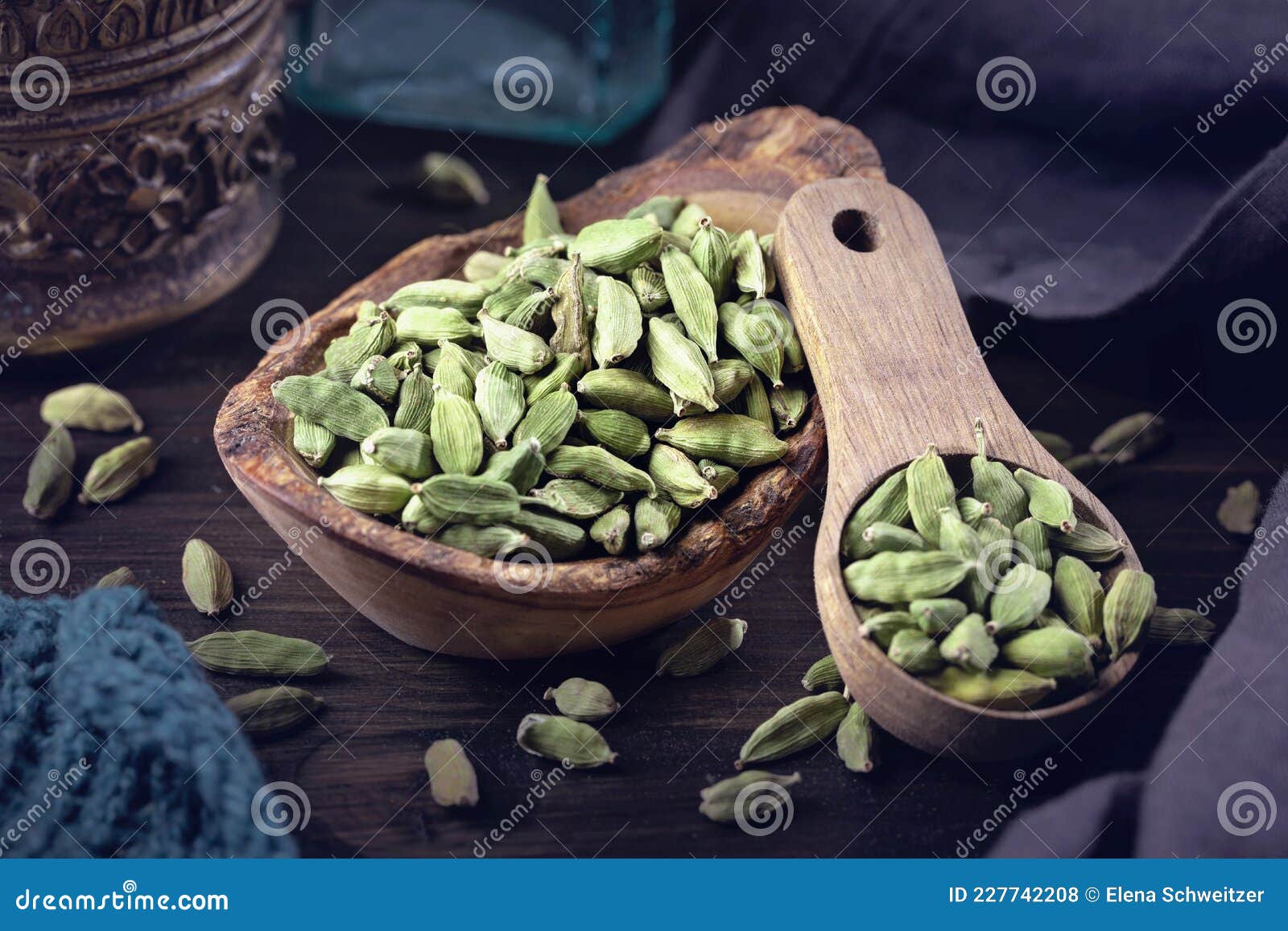 Semillas de cardamomo foto de archivo. Imagen de alimento - 227742208