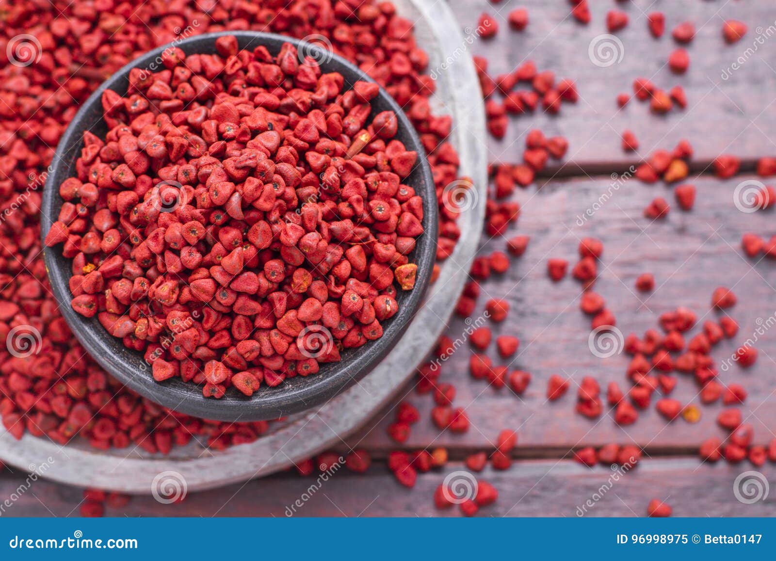 Semillas del achiote imagen de archivo. Imagen de rojo - 96998975