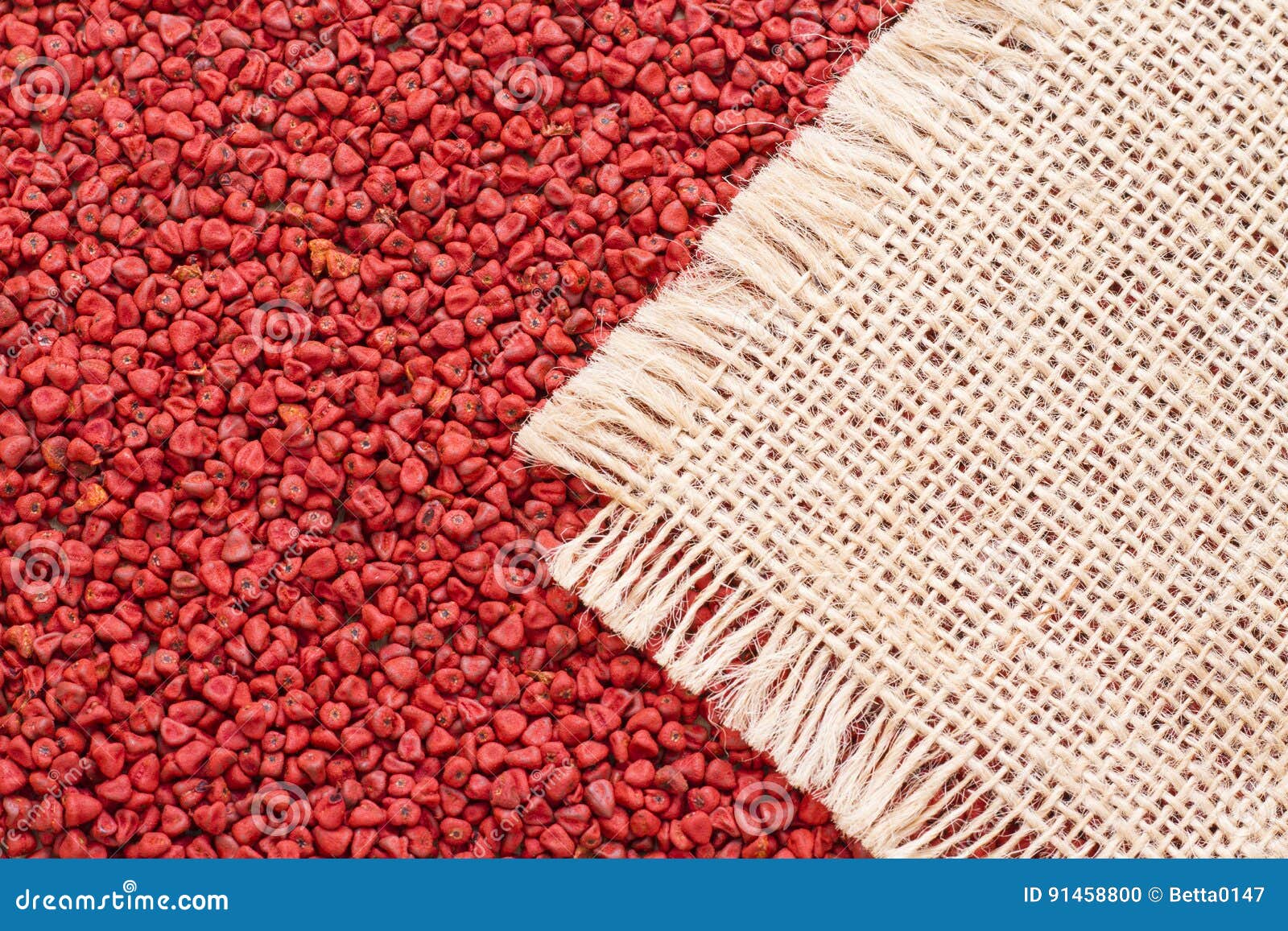 Semillas Del Achiote En La Madera Foto de archivo - Imagen de primer ...