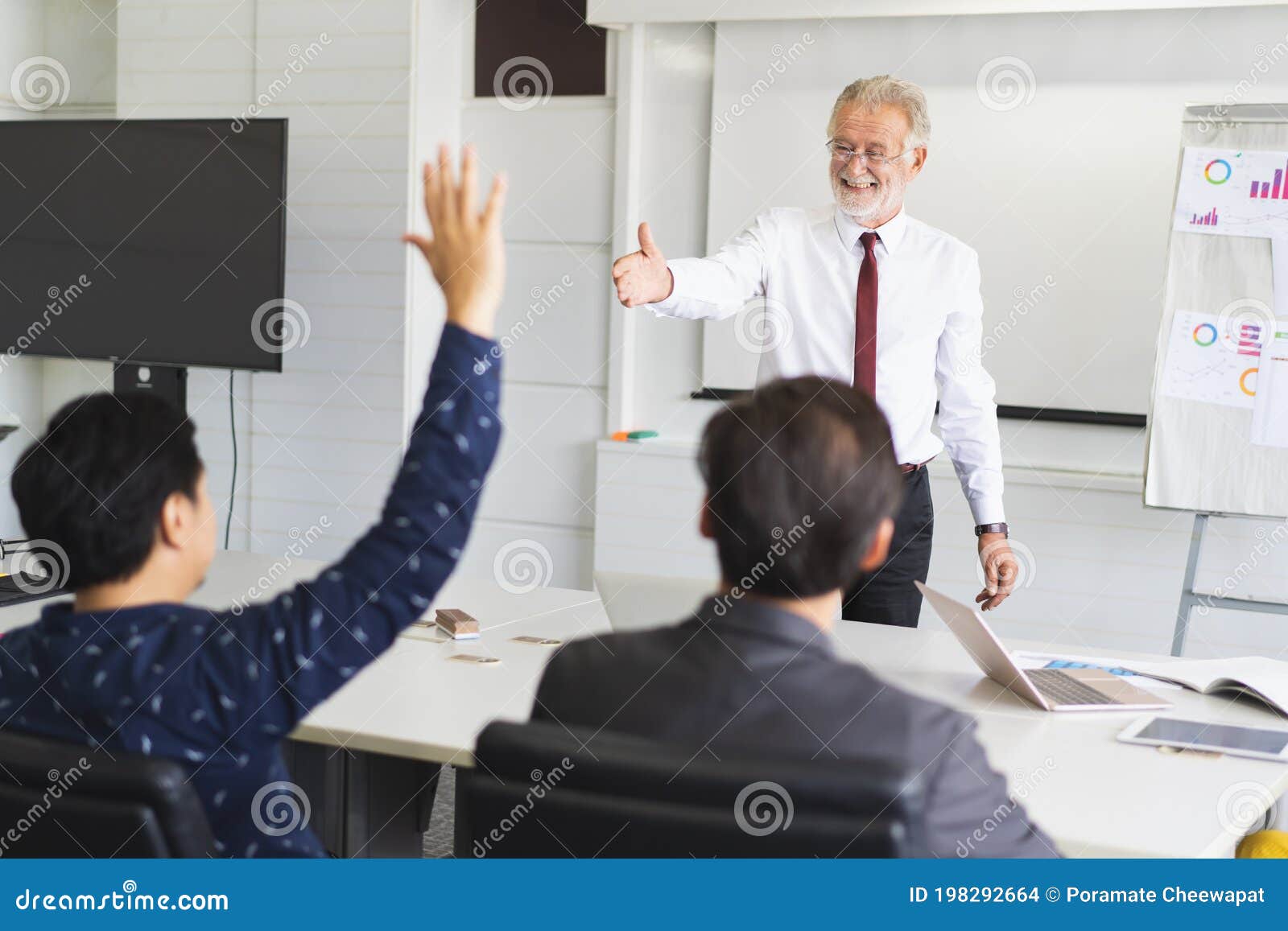 Seminar for Motivation Organize. Audience Response with Trainer in ...