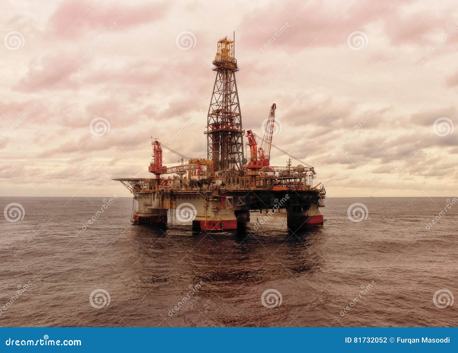 Semisubmersible Offshore Drilling Rig Stock Photo - Image of production ...