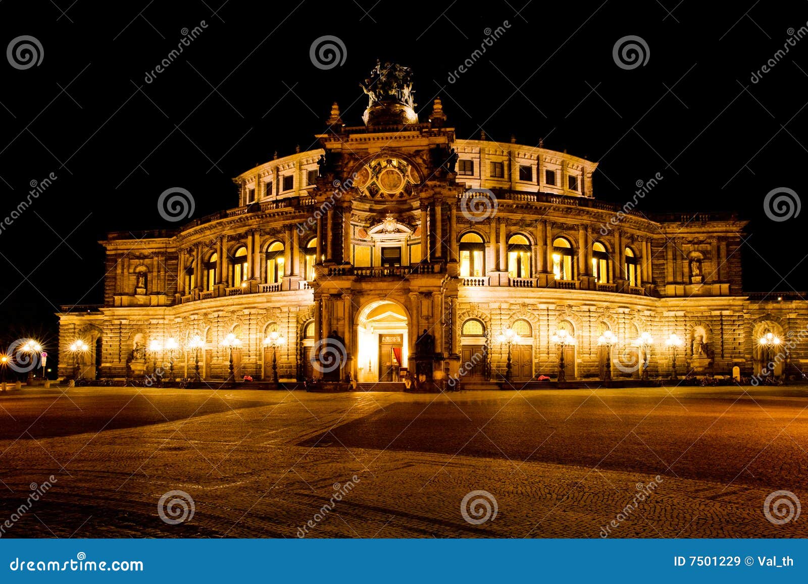 Semper Oper nachts stockbild. Bild von zieleinheiten, städtisch - 7501229