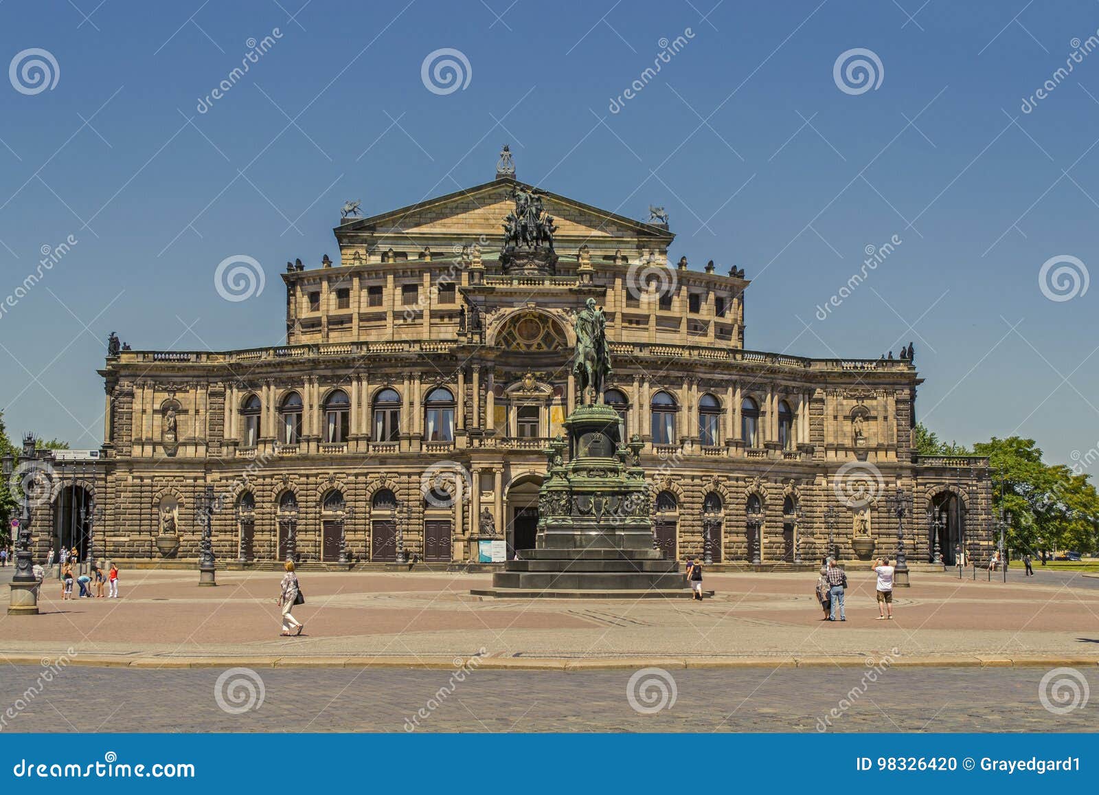 Semperoper editorial image. Image of theater, town, dresden - 98326420