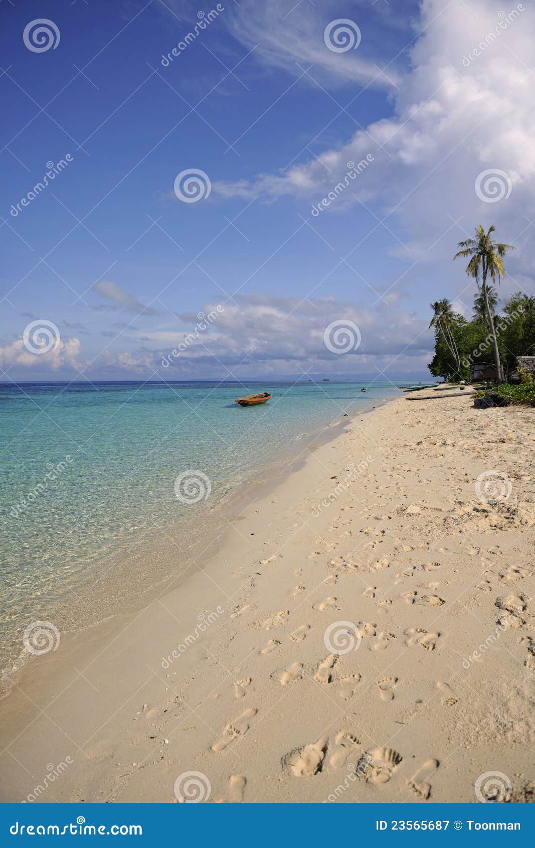 Semporna, Sabah in Malesia immagine stock. Immagine di sabbia - 23565687