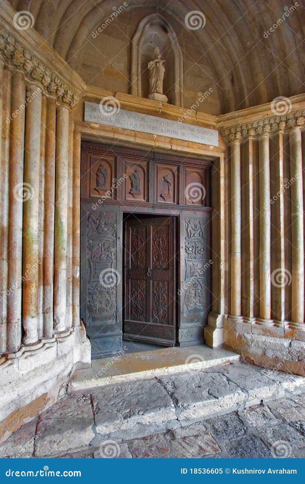 Sempre la porta aperta immagine stock. Immagine di famoso - 18536605