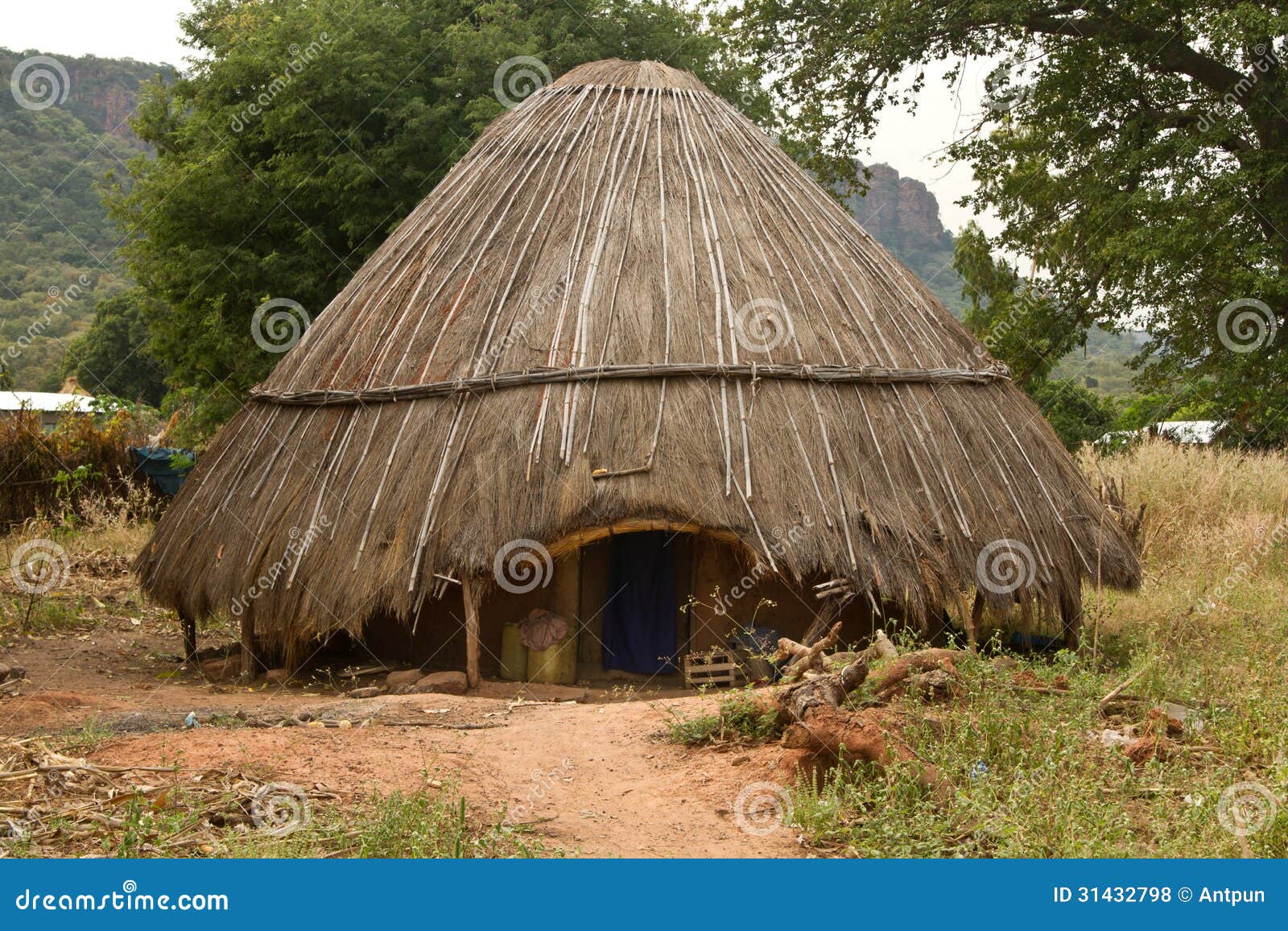 Senegal Dindefelo Hut stock photo. Image of african, journey - 31432798