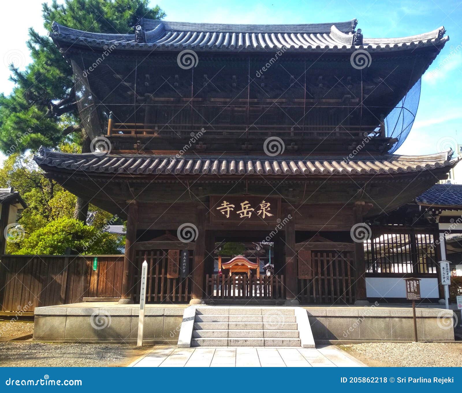 Sengakuji Temple in Tokyo, Graves of 47 Ronin Stock Photo - Image of ...