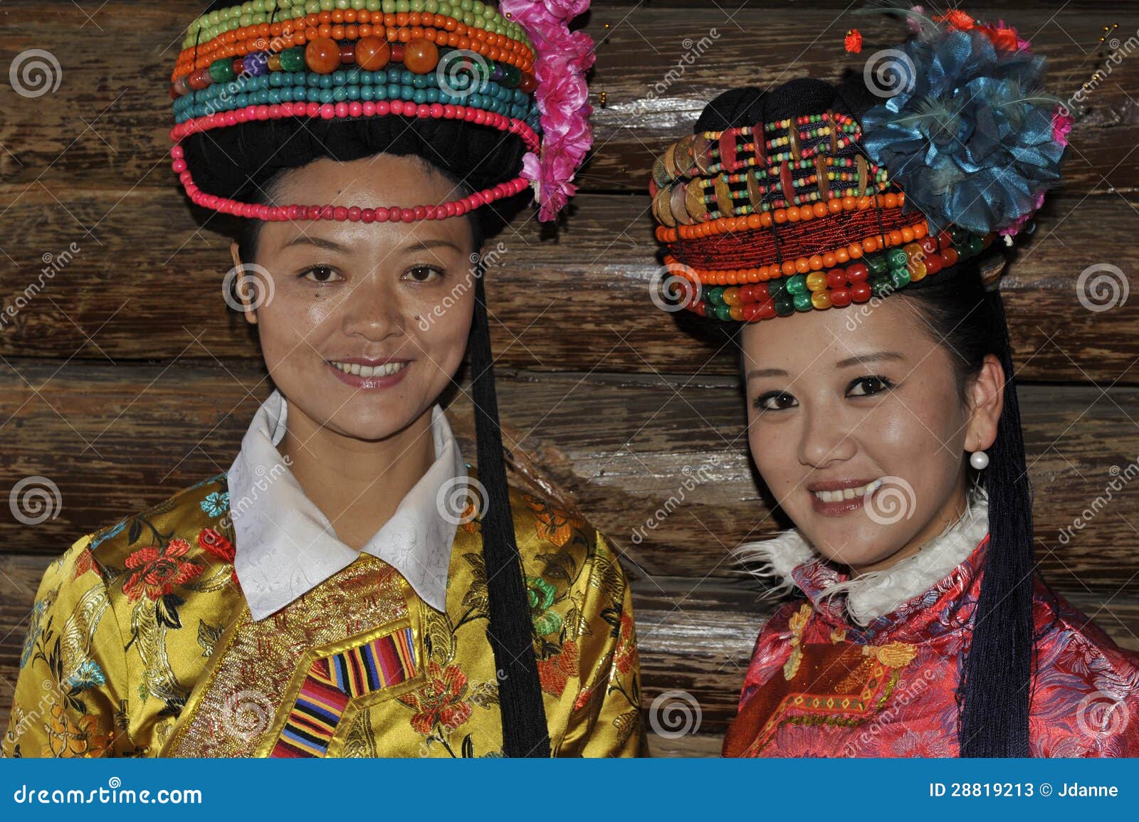 Senhoras de Mosuo, China foto de stock editorial. Imagem de seda - 28819213