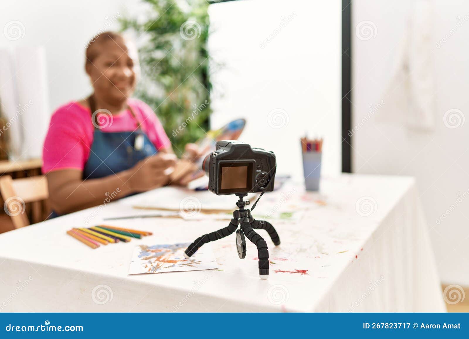 Senior African American Woman Recording Draw Tutorial at Art Studio ...