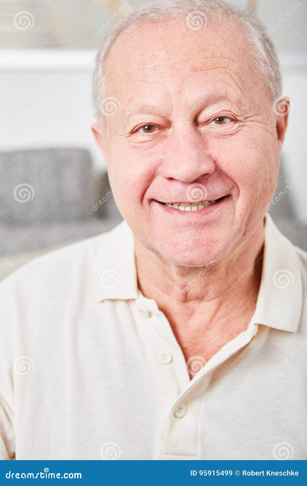 Senior Als Rentner Lächelt Inhalt Stockbild - Bild von inhalt, älter ...