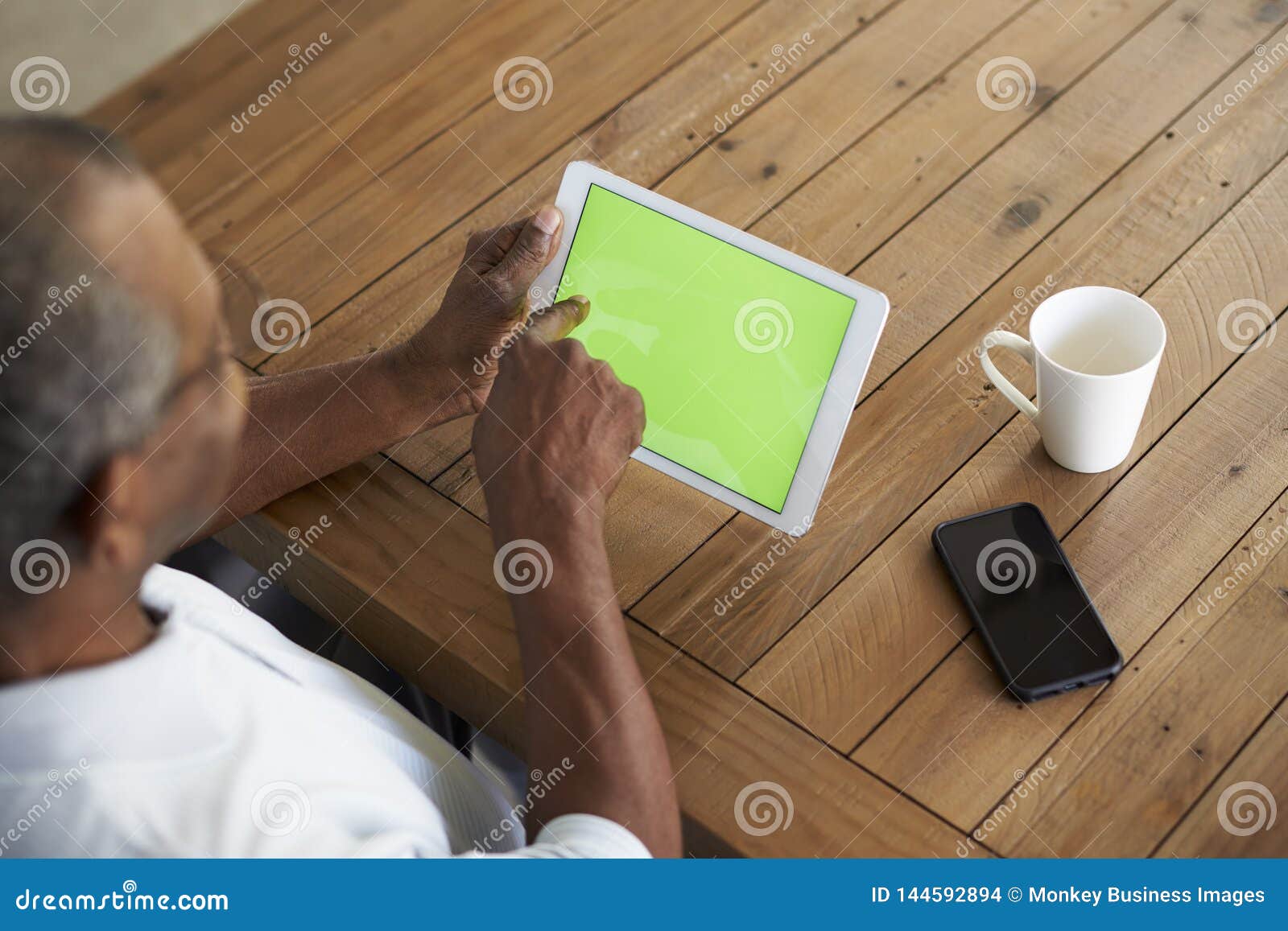 284 Man Looking Over Shoulder Computer Screen Stock Photos - Free ...