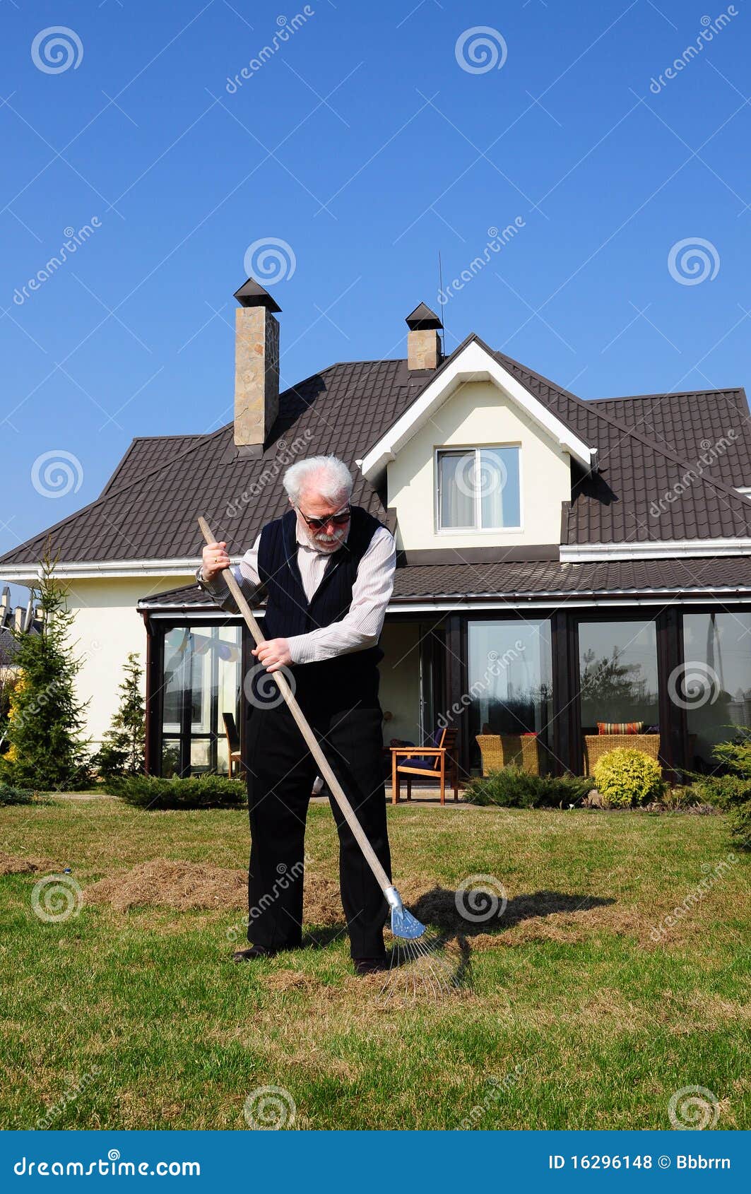 Senior gardener / man stock photo. Image of farmer, activity - 16296148