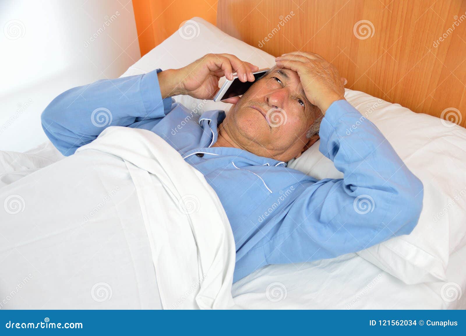 Senior Man Calling the Doctor Stock Photo - Image of attack, head ...