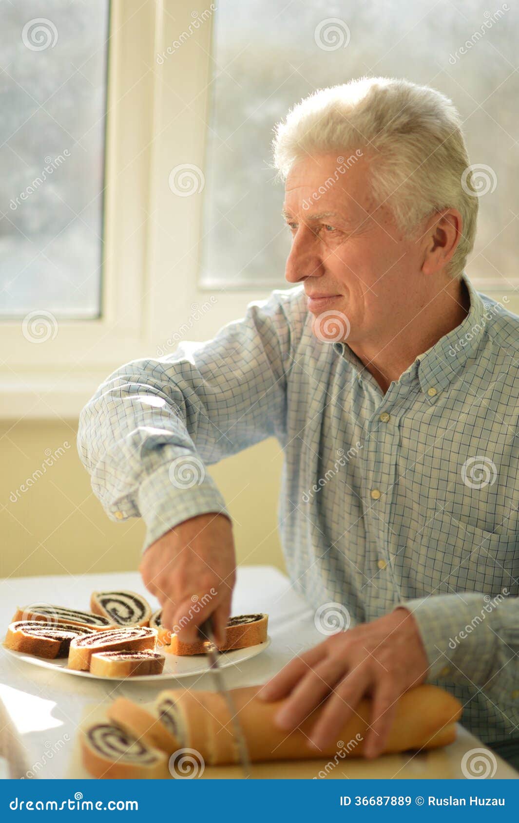 Senior man cutting pie stock image. Image of kitchen - 36687889