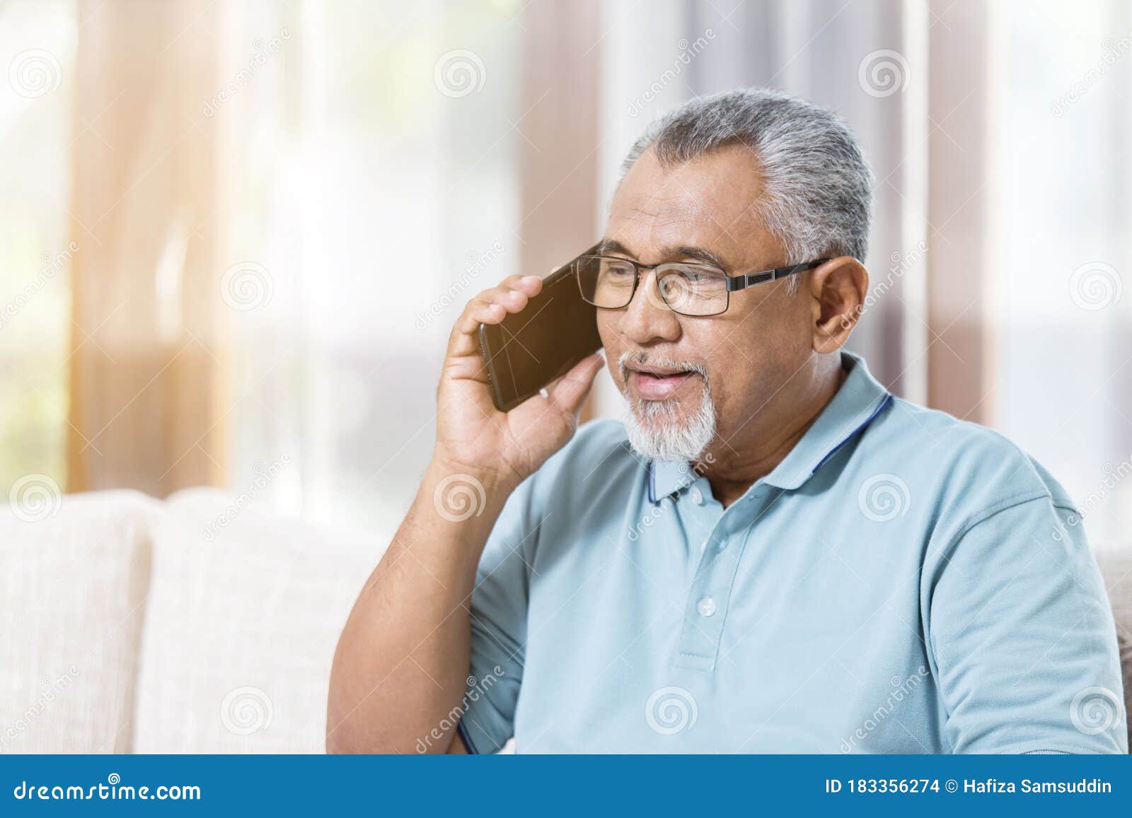 Malay Old Man Using Phone Stock Photos - Free & Royalty-Free Stock ...