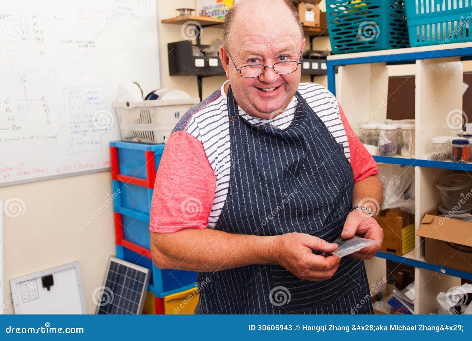 Senior man workshop stock image. Image of shop, apron - 30605943