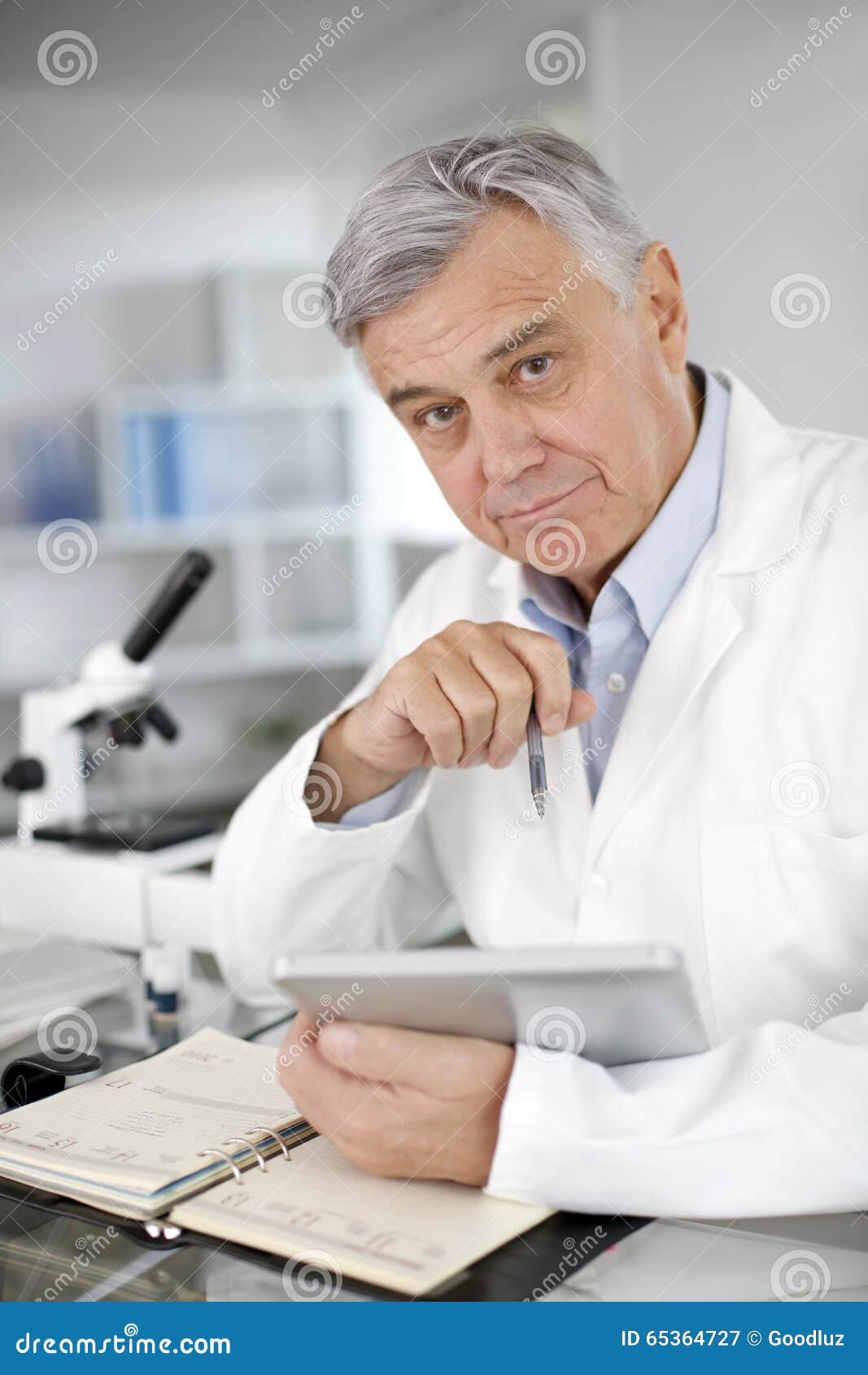Senior Scientist in Laboratory Stock Image - Image of analyzing ...