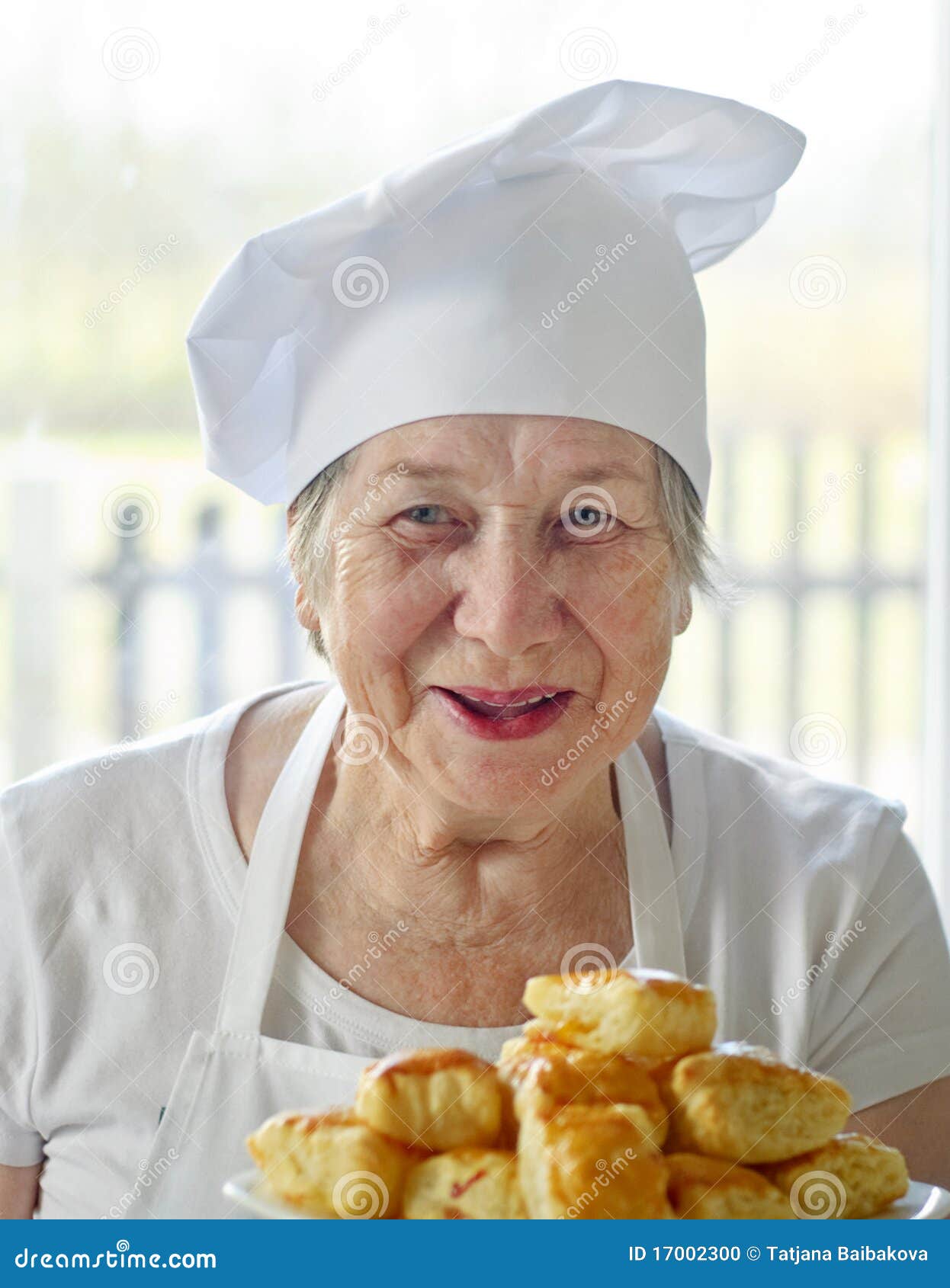 Senior woman cook stock photo. Image of smile, cook, fresh - 17002300