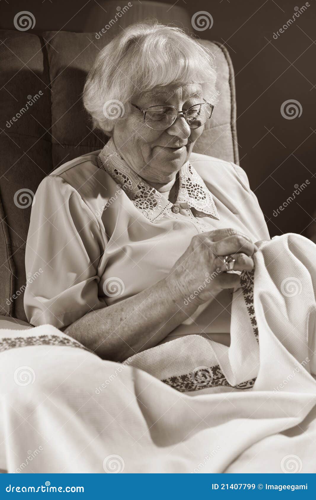 Senior woman embroidering stock image. Image of hobbies - 21407799