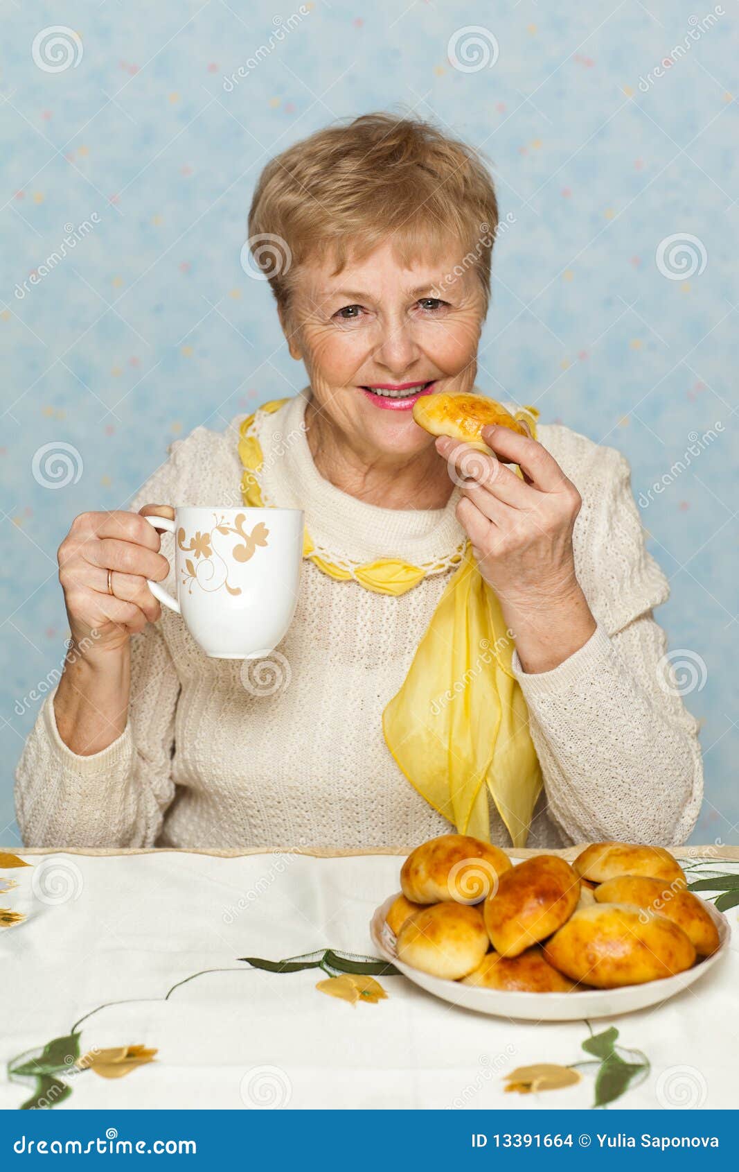 Senior woman with pie stock photo. Image of homemade - 13391664