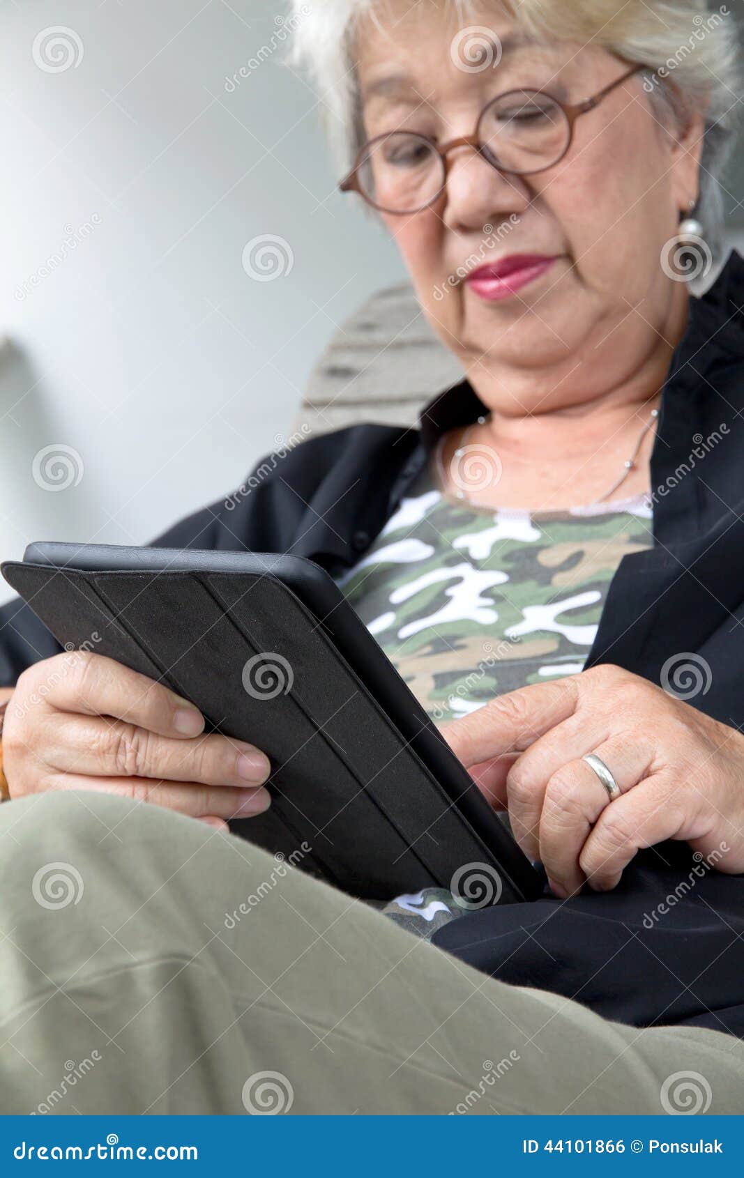 Senior woman with tablet stock photo. Image of intelligence - 44101866