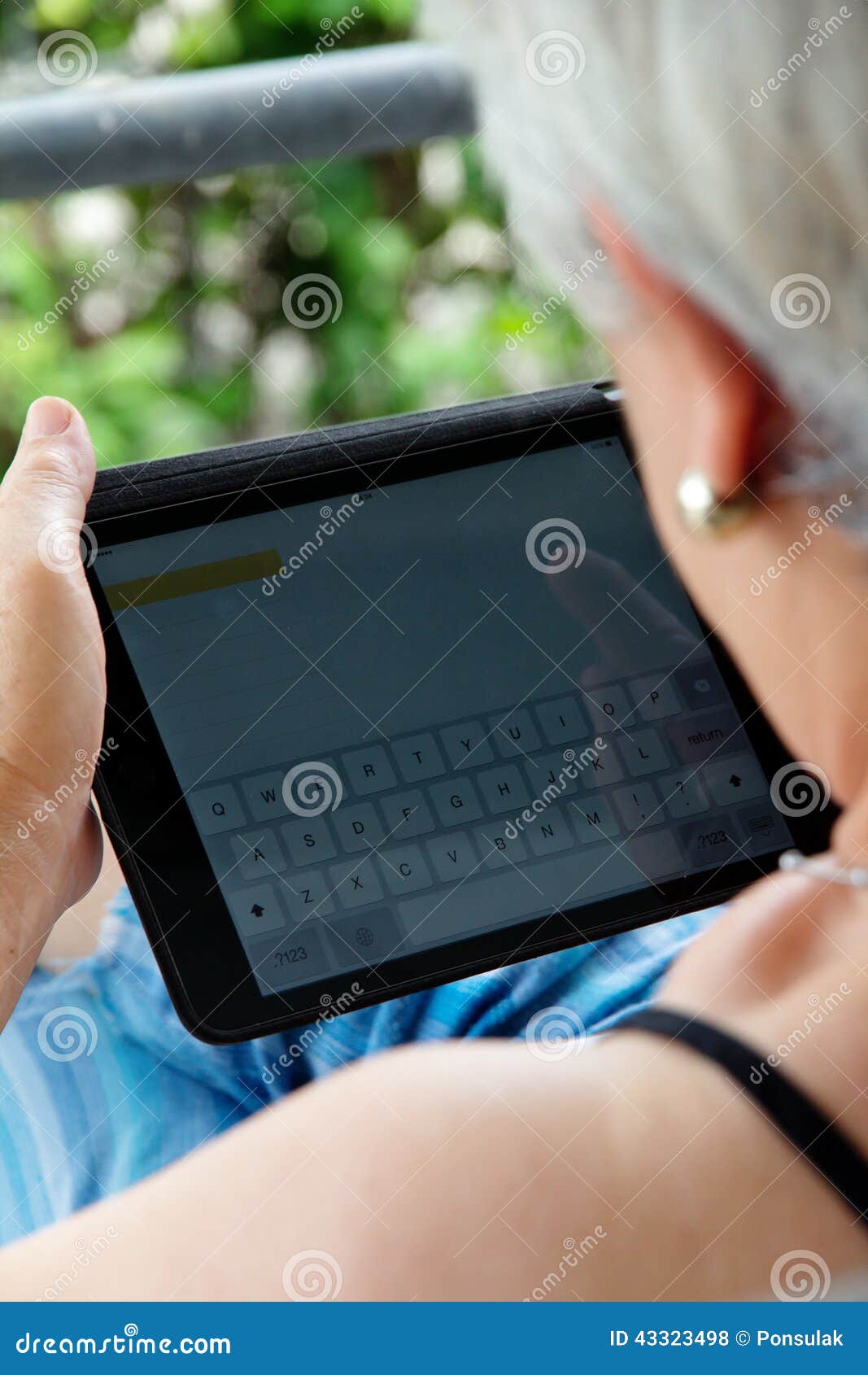 Senior woman with tablet stock photo. Image of intelligence - 43323498